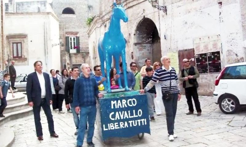 ΨυχοΑντιMαχίες: Marco Cavallo, το γαλάζιο άλογο - σύμβολο της ιταλικής ...