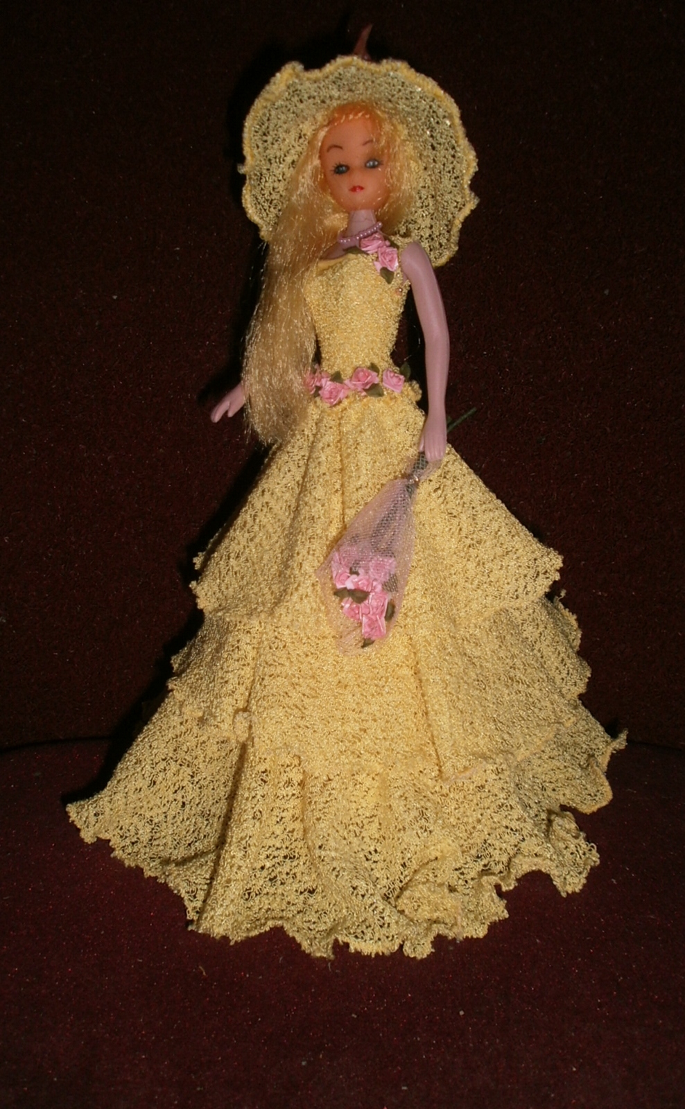 YELLOW BEAUTY BARBIE DOLL: YELLOW BEAUTY BARBIE DOLL