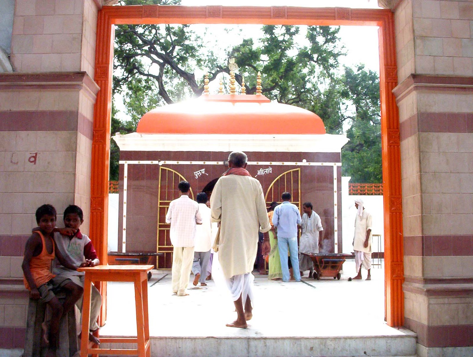 ONE GLOBE REVOLUTION: thawe mandir bihar