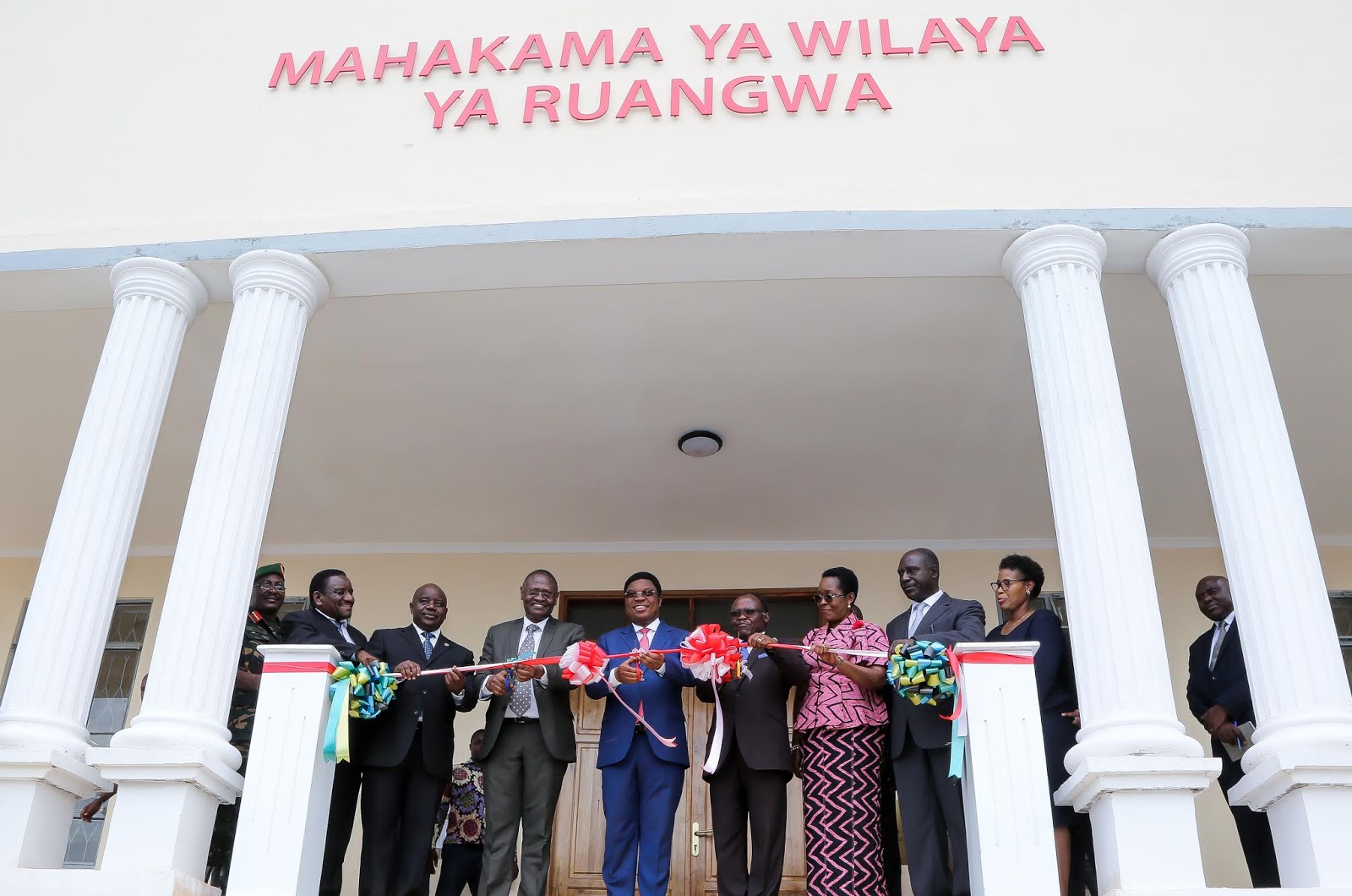 WAZIRI MKUU KASSIM MAJALIWA, AZINDUA JENGO LA MAHAKAMA YA WILAYA YA ...