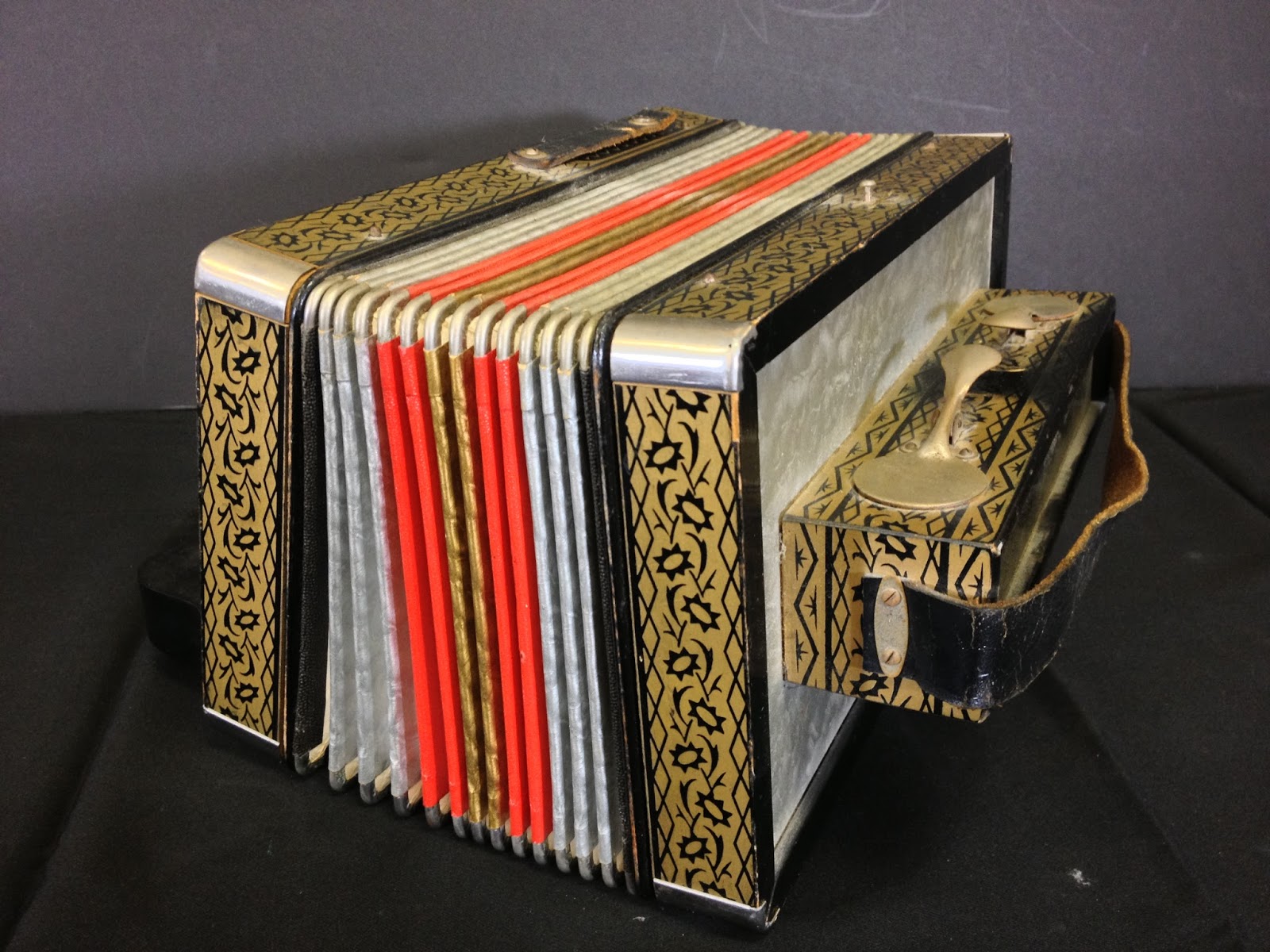 Antiques, Art, and Collectibles: Antique Hohner One Row Accordion