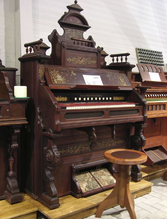 Jim's page: Converted 2 pump organs to desks