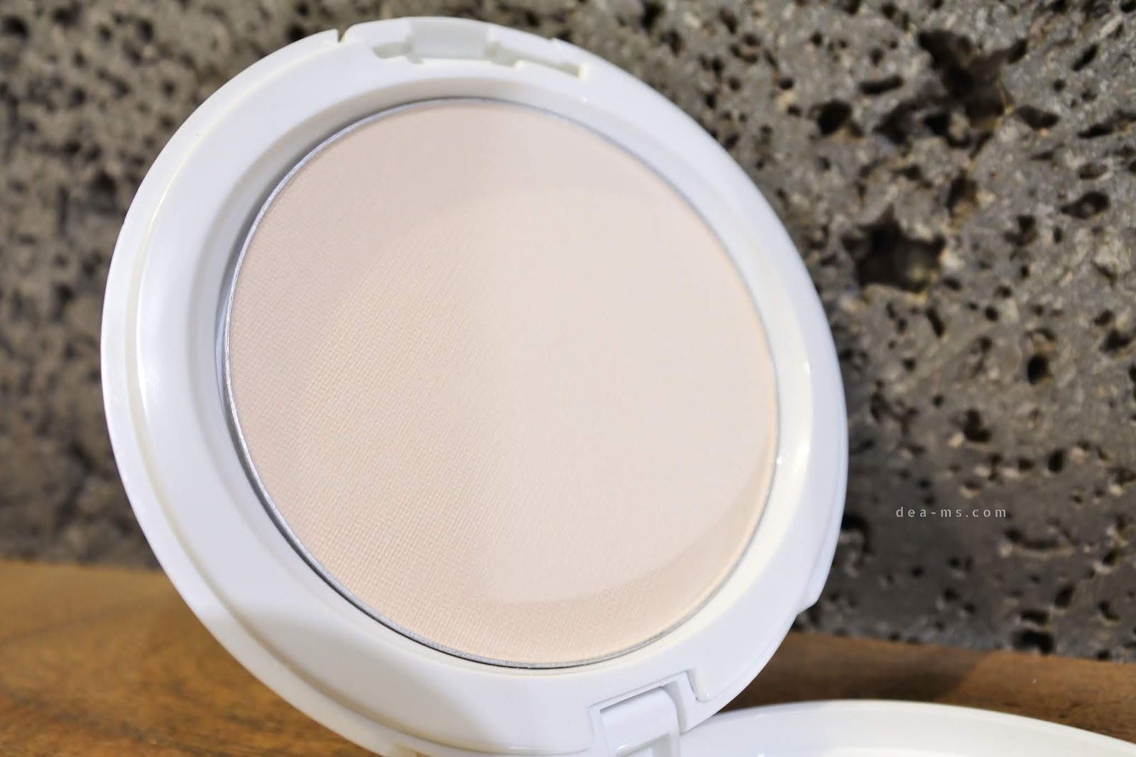 p e r s p e c t i v e.: Review: Pigeon Teens Squalane Compact Powder