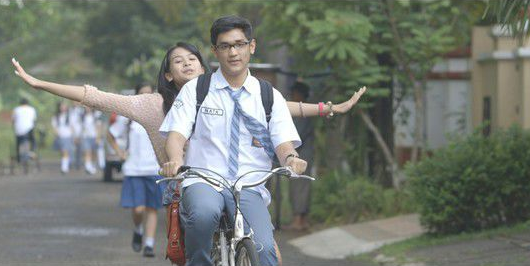 Review Film Refrain - Film Adaptasi - MizTia Respect