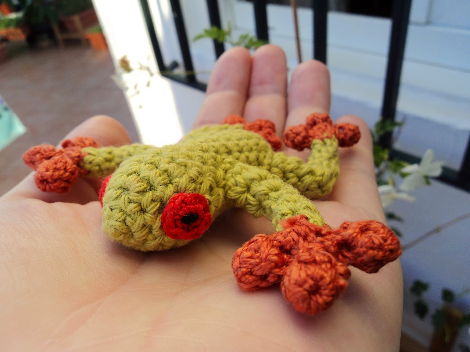 Re-Enganchada: Waiving mini frog - Mini rana que saluda