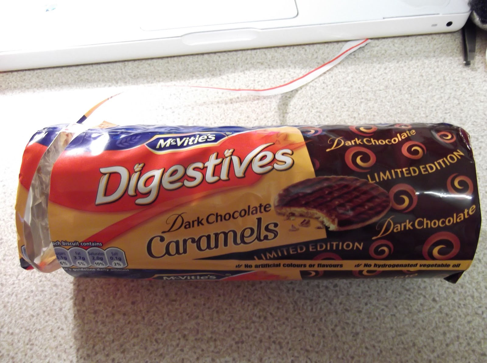 BiscuitsBlog: FEATURED BISCUIT: McVitie's Dark Chocolate Caramel ...