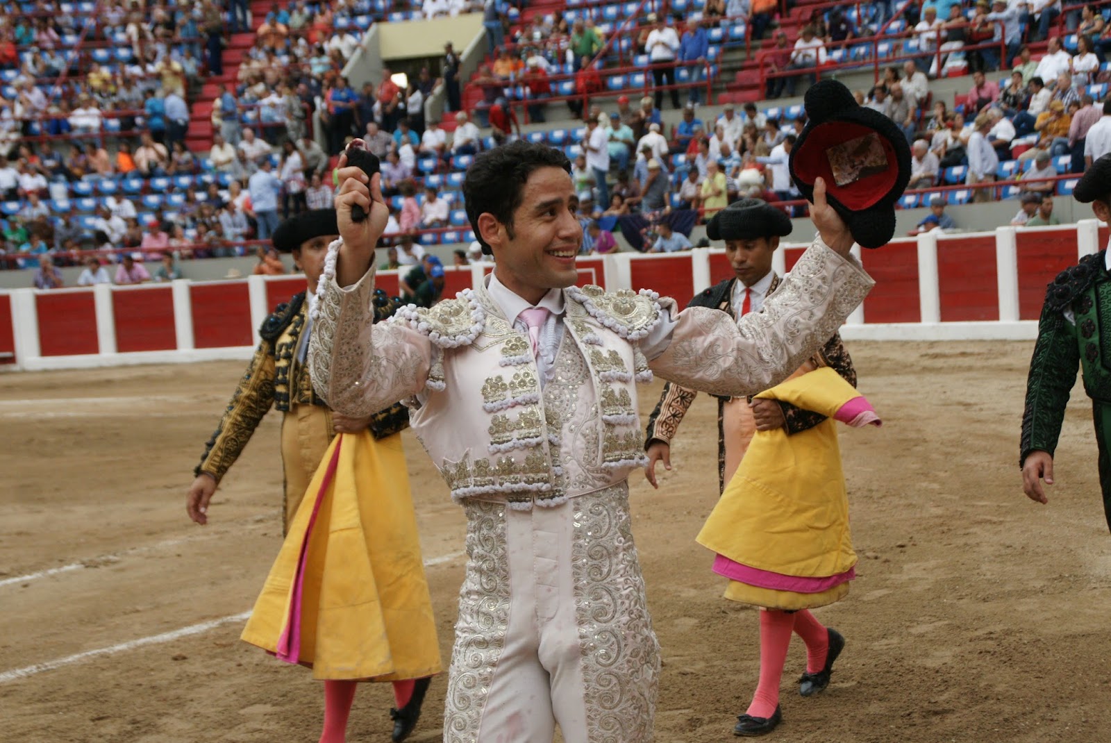 Del toro al infinito: Valencia-Venezuela: Y cuando sale el toro....hay ...