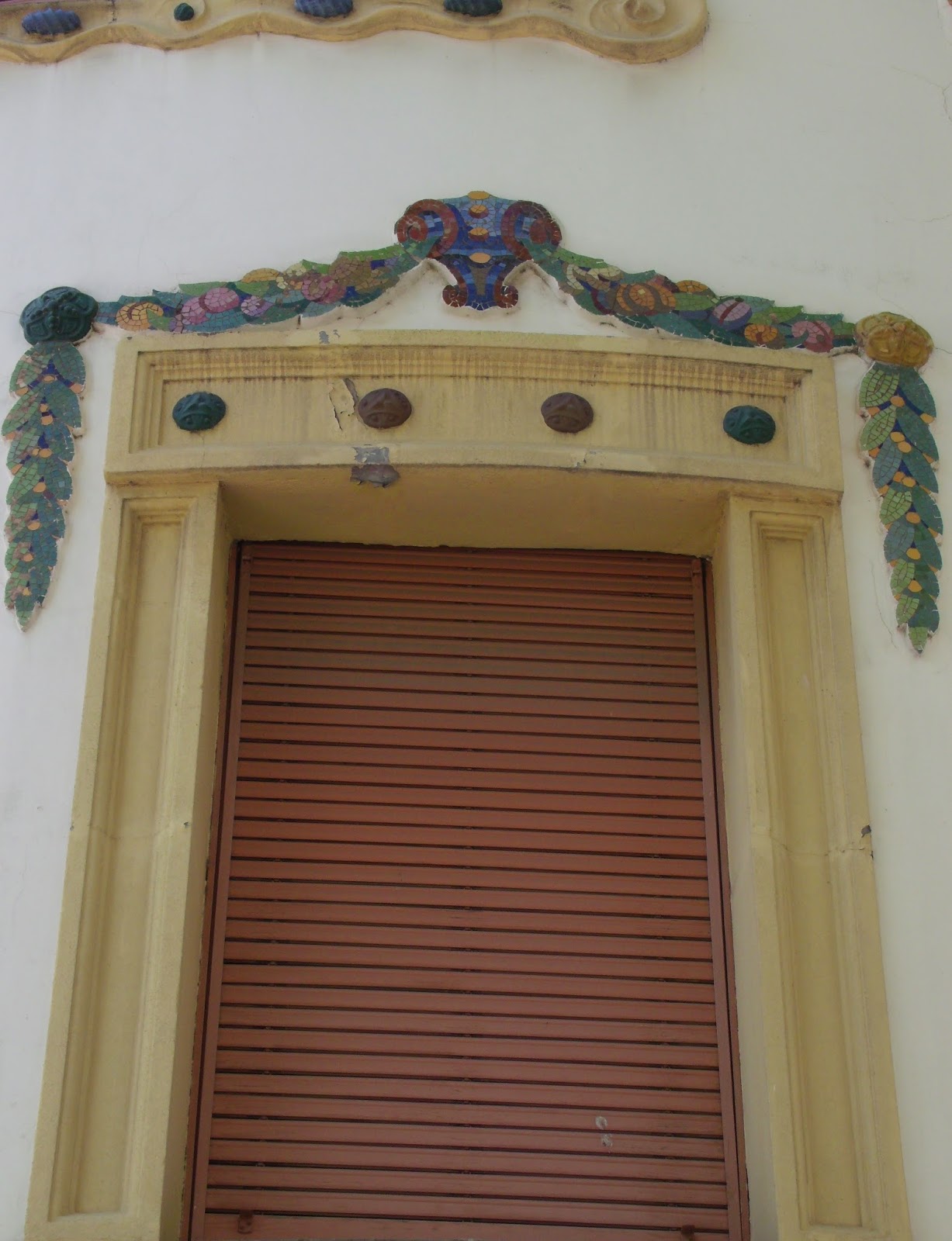 Paseos Art Nouveau: Torre Cortés, 8 Carrer del Bisbe Català, Barcelona ...