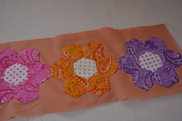 CraftyRie: An EPP adventure. | English Paper Piecing, Applique, Quilt