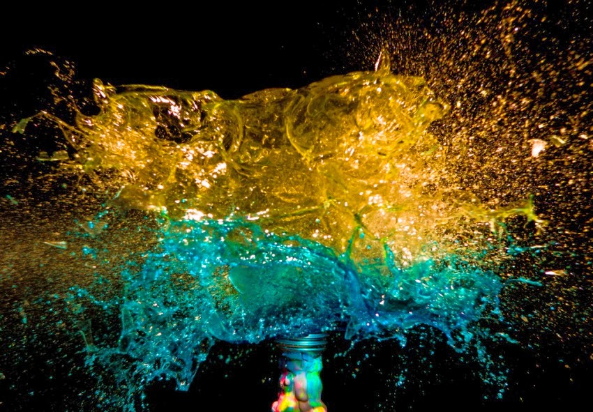 design-dautore: High Speed Photos of Exploding Light Bulbs BY JON SMITH