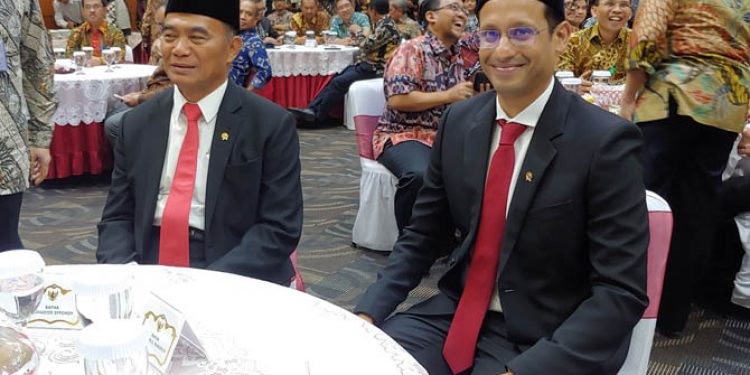 Jokowi Ungkap Alasan Pilih Nadiem Makarim Jadi Mendikbud Jokowi Ungkap Alasan Pilih Nadiem Makarim Jadi Mendikbud