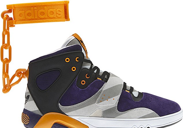 Design Kasut Adidas Cetus Kemarahan Orang Ramai (2 Gambar)