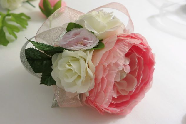 Vibrant Vantage: DIY Prom Wrist Corsage + Boutonnière