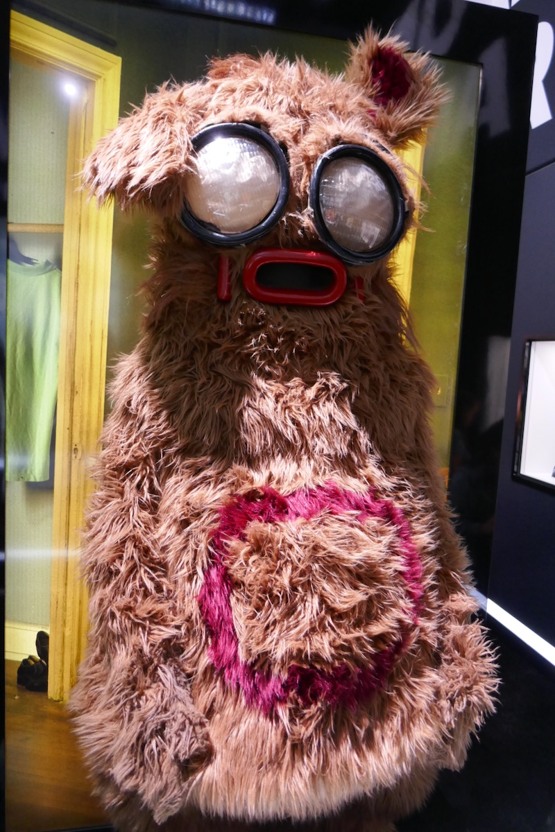 Hollywood Movie Costumes and Props: Little Fires Everywhere, The ...