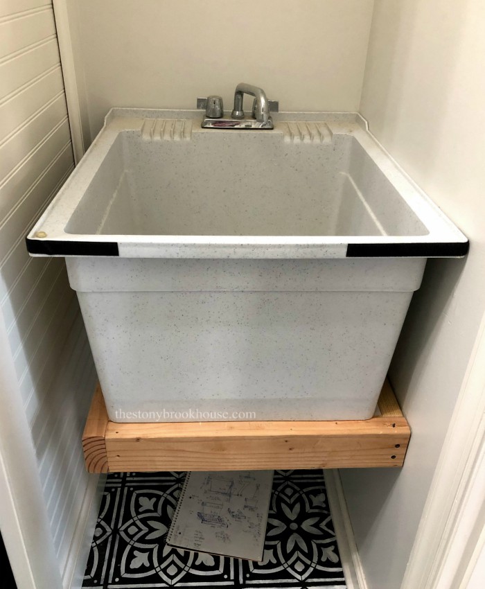 How To Build A Freestanding Farmhouse Laundry Tub | The Stonybrook House