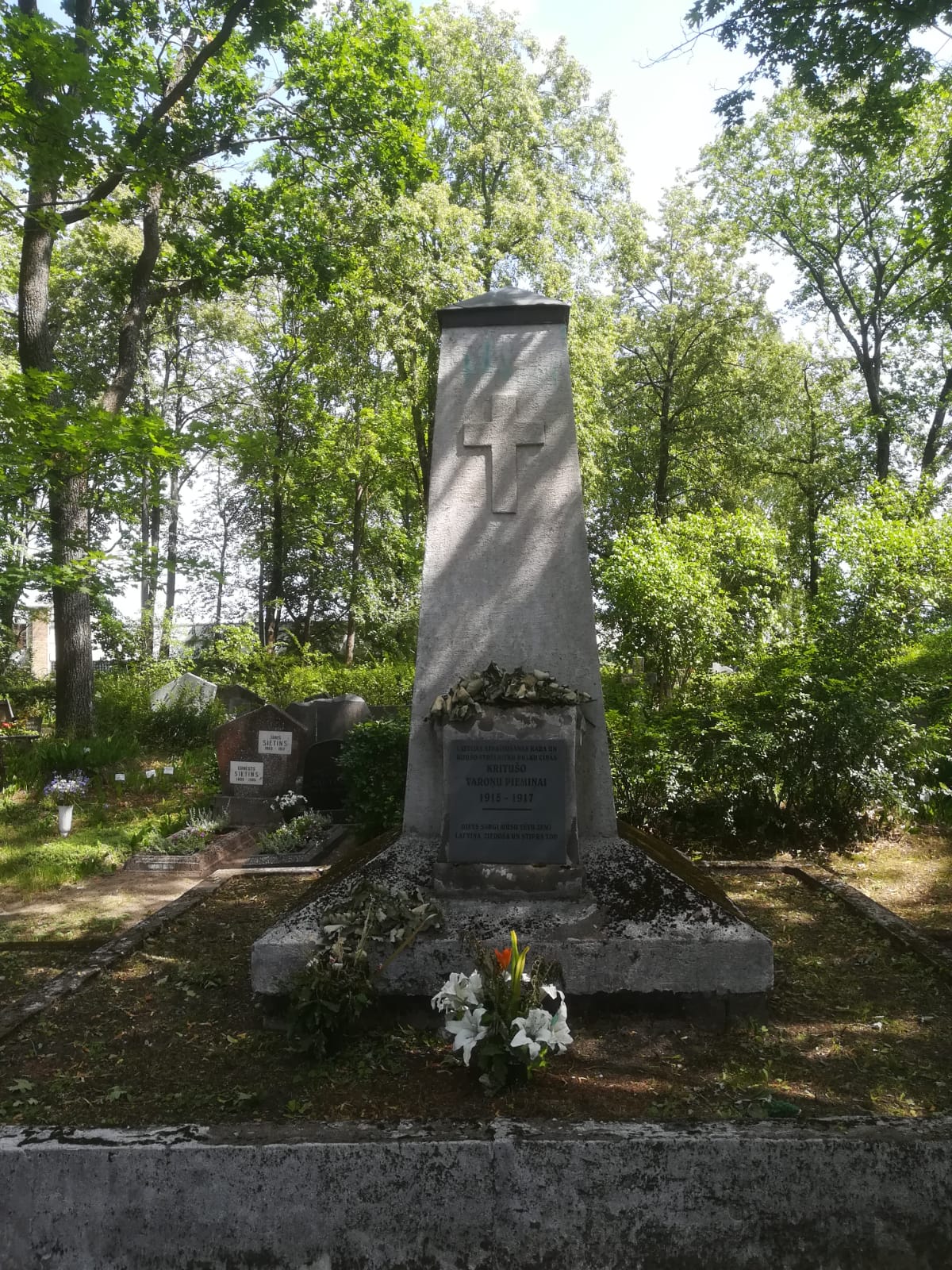 Latviešu karavīru kapi un piemiņas vietas: Slokas kapu luterāņu sektorā ...