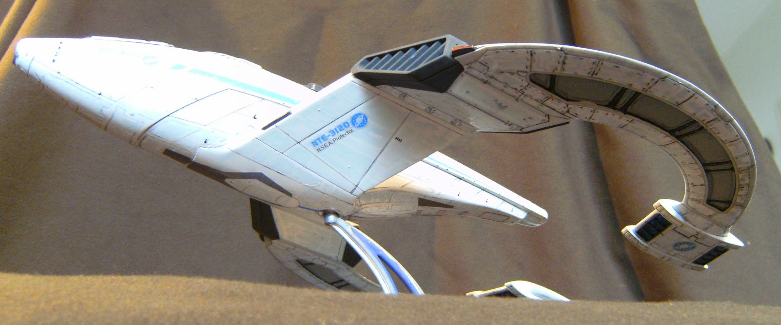 Happyscale-Modellbau: N.S.E.A. Protector (Galaxy Quest) - Pegasus Model ...
