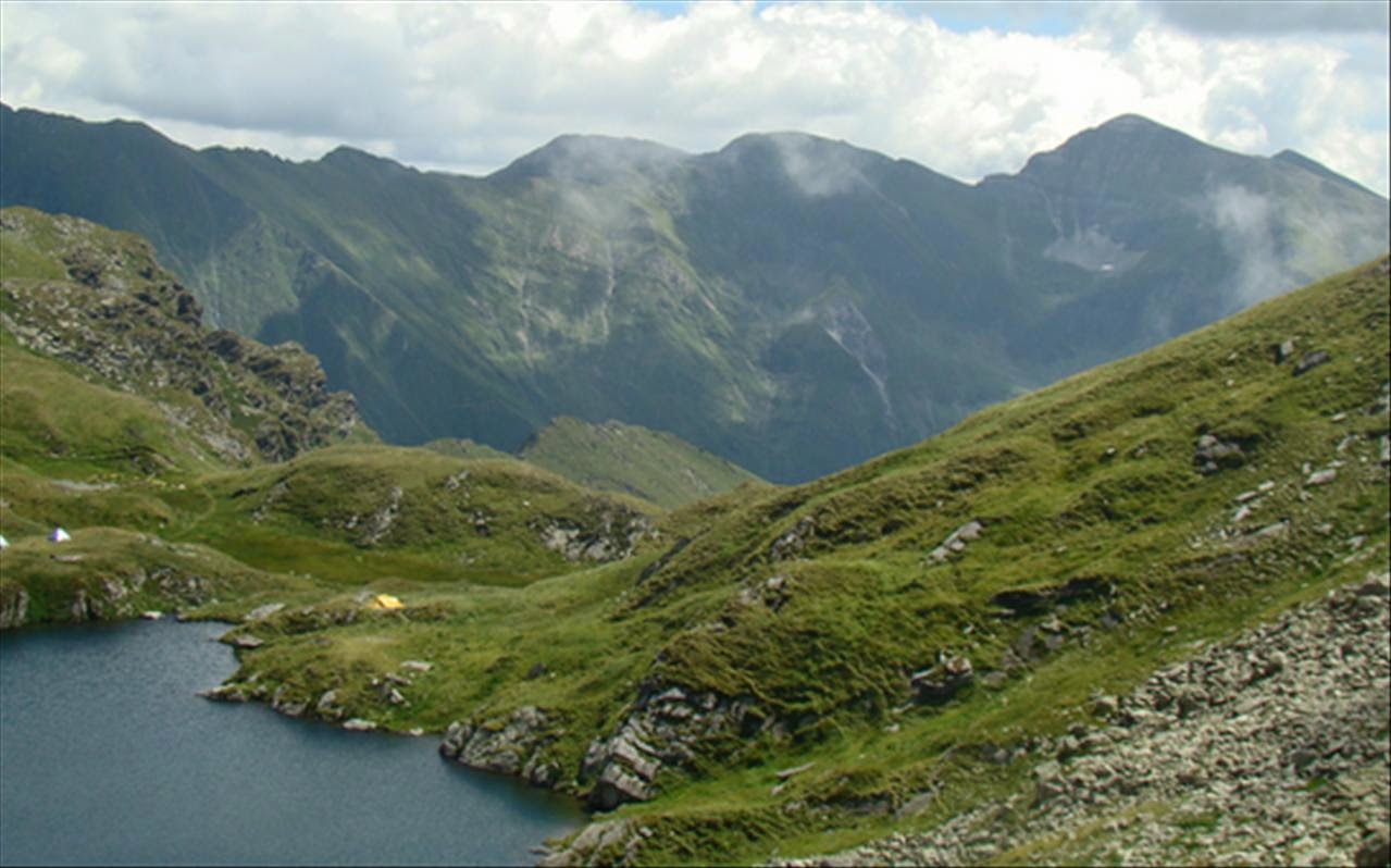 Care este cel mai inalt munte din tara noastra?