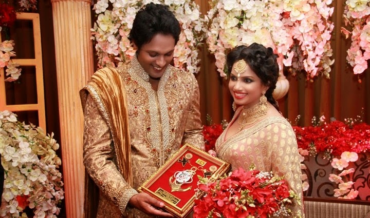 Roshan Ranawana Homecoming Photos | Sri Lanka Hot Picture Gallery.