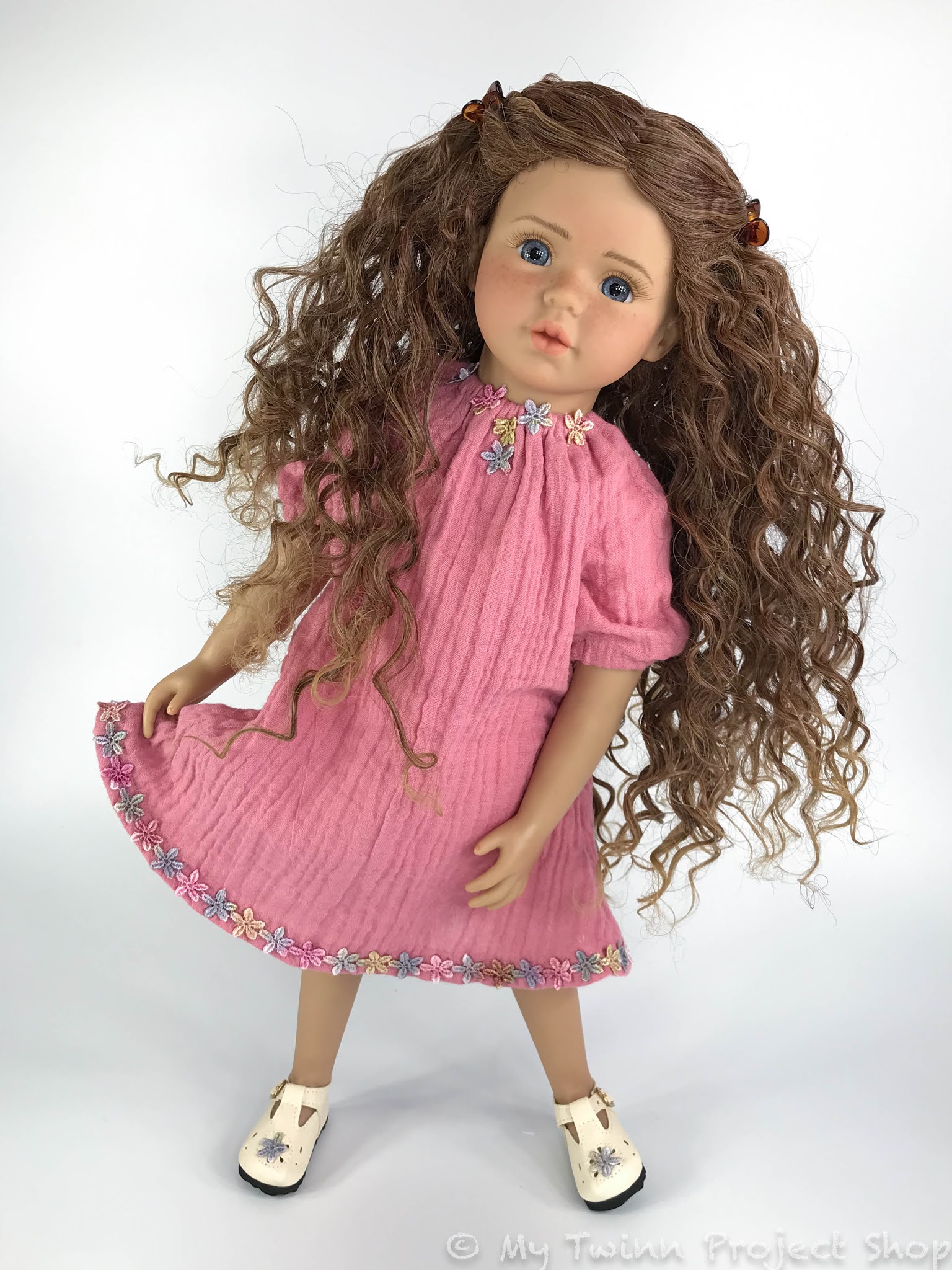 The My Twinn Project Shop: My Way Rosa (with some new clothing options!)