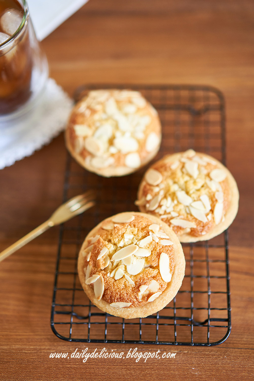 dailydelicious: Mini Almond Tarts