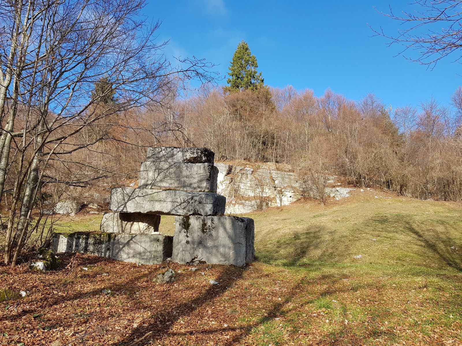 Su strade e sentieri: COL D'ASTIAGO (m. 1.241) - SENTIERO DEL VU - Val ...