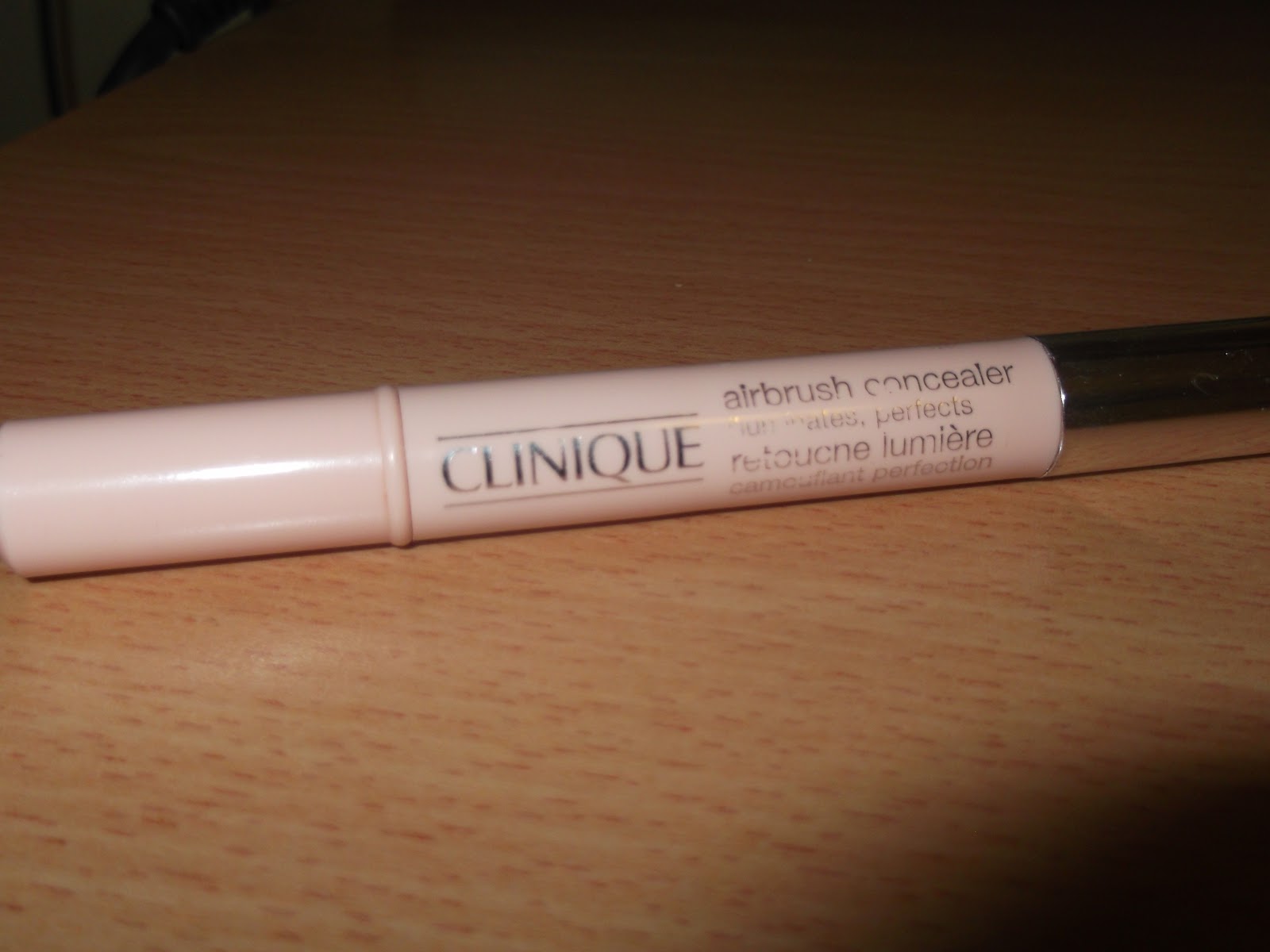 Sian Says: Review | Clinique Airbrush Concealer!