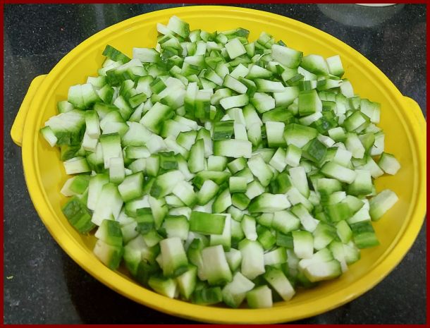 Puttu's kitchen by Vani: RIDGE GOURD ( HEEREKAI) HULITHOVVE