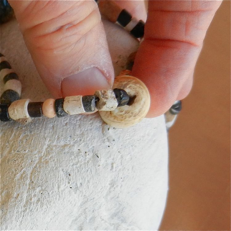 Bactrian Seals and Amulets, a Resource: A Tomb in Margiana and Grave ...