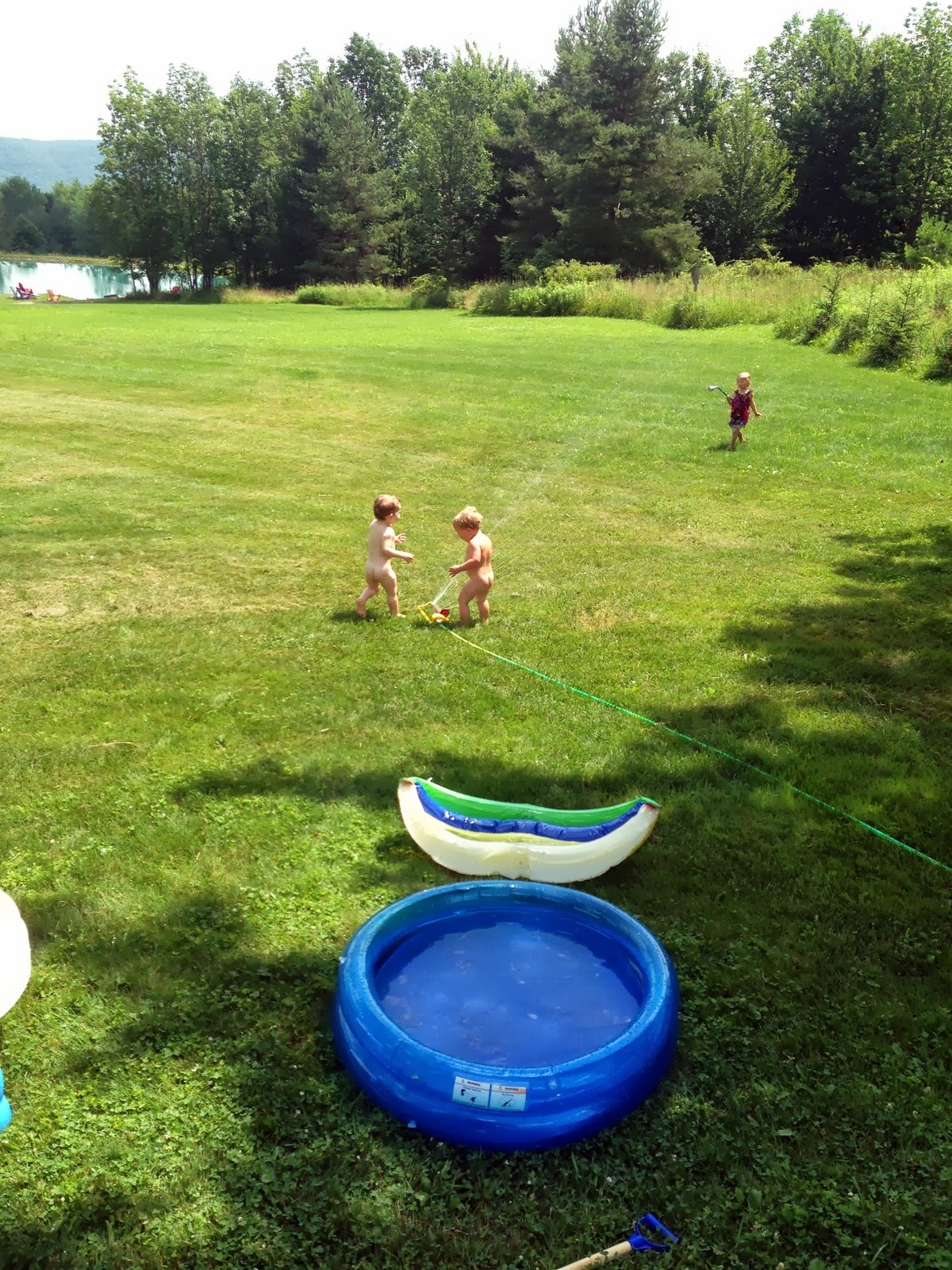 The Adventures of Elliott and Lucy: Sprinkler Fun