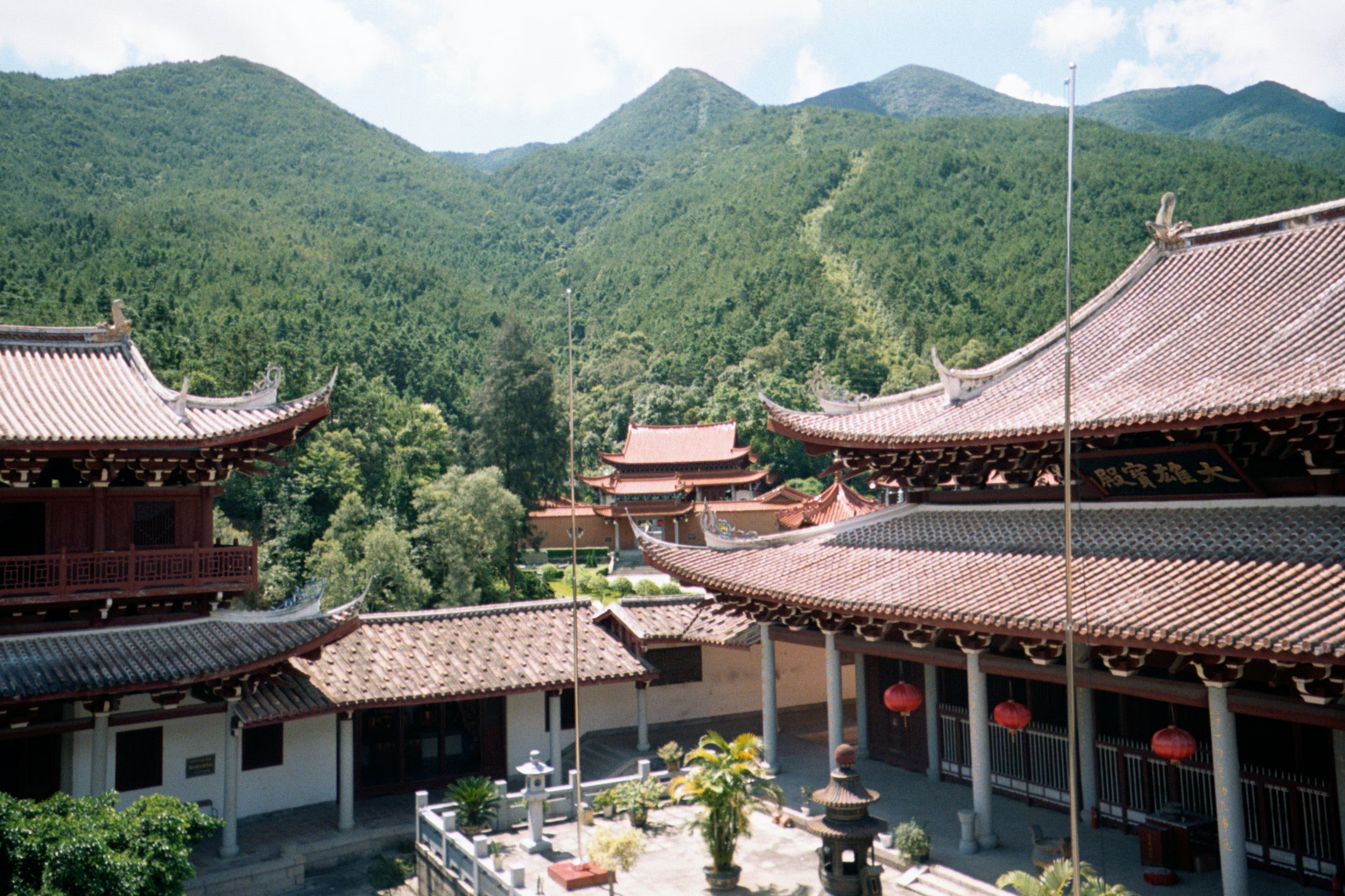 Leaving for the Rising Sun: Chinese Zen Master Yinyuan and the ...