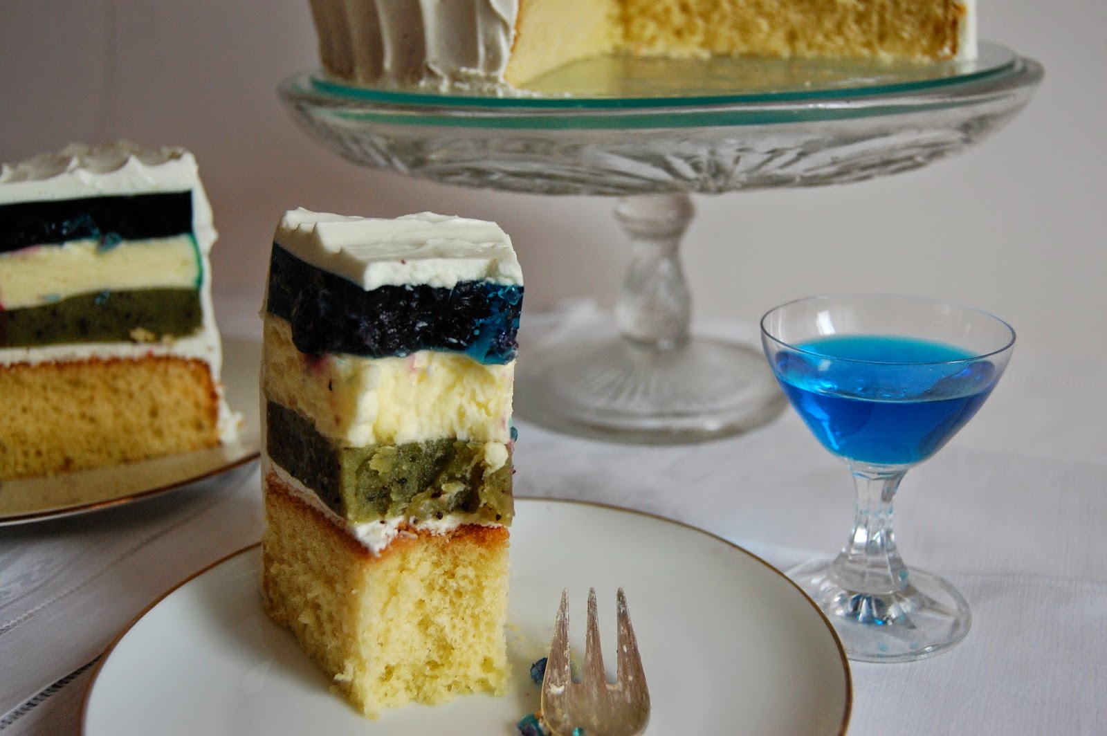 W kuchni GRA: Tort Blue Curacao z kiwi i borówkami