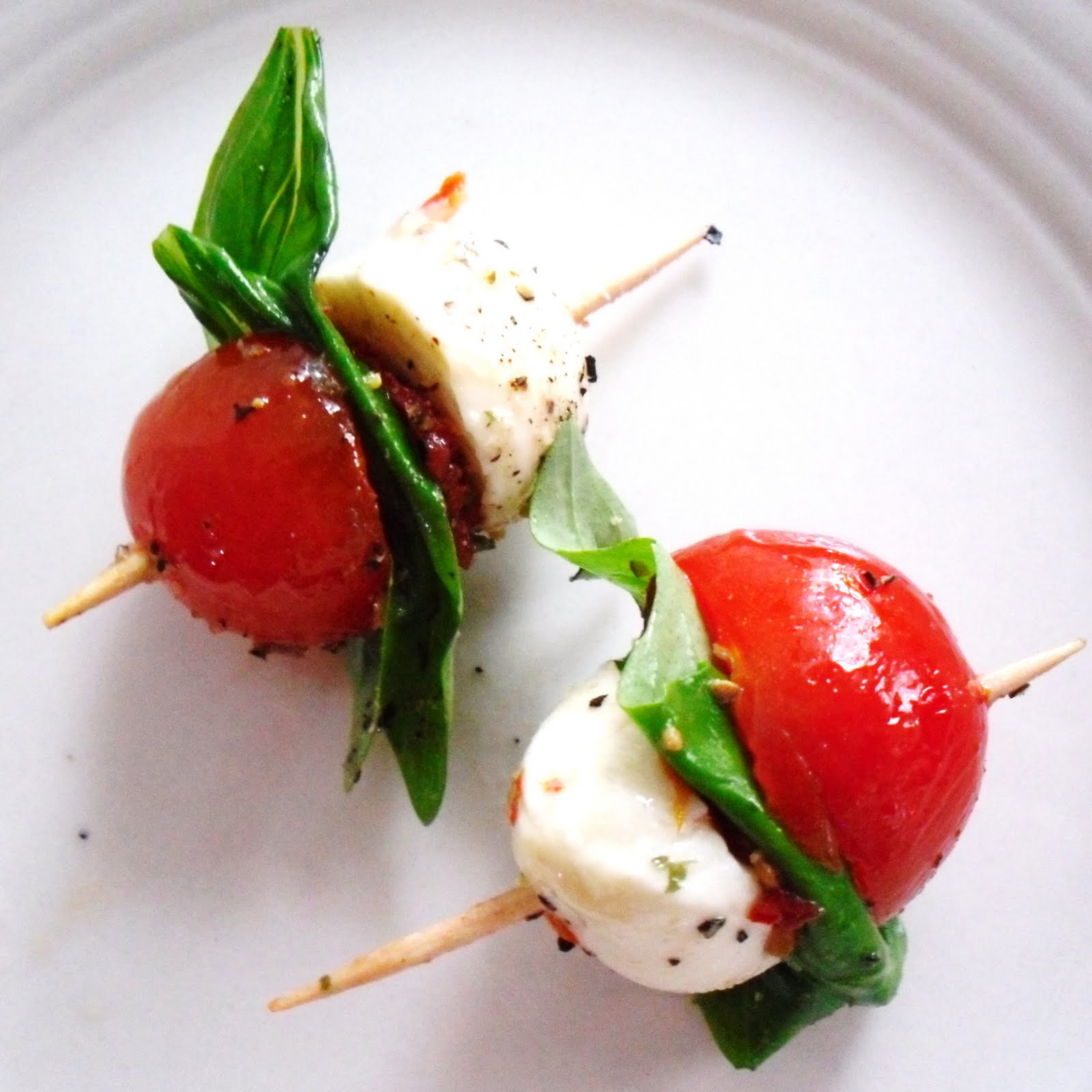 Rachel B. cooks...: Caprese Salad Bites