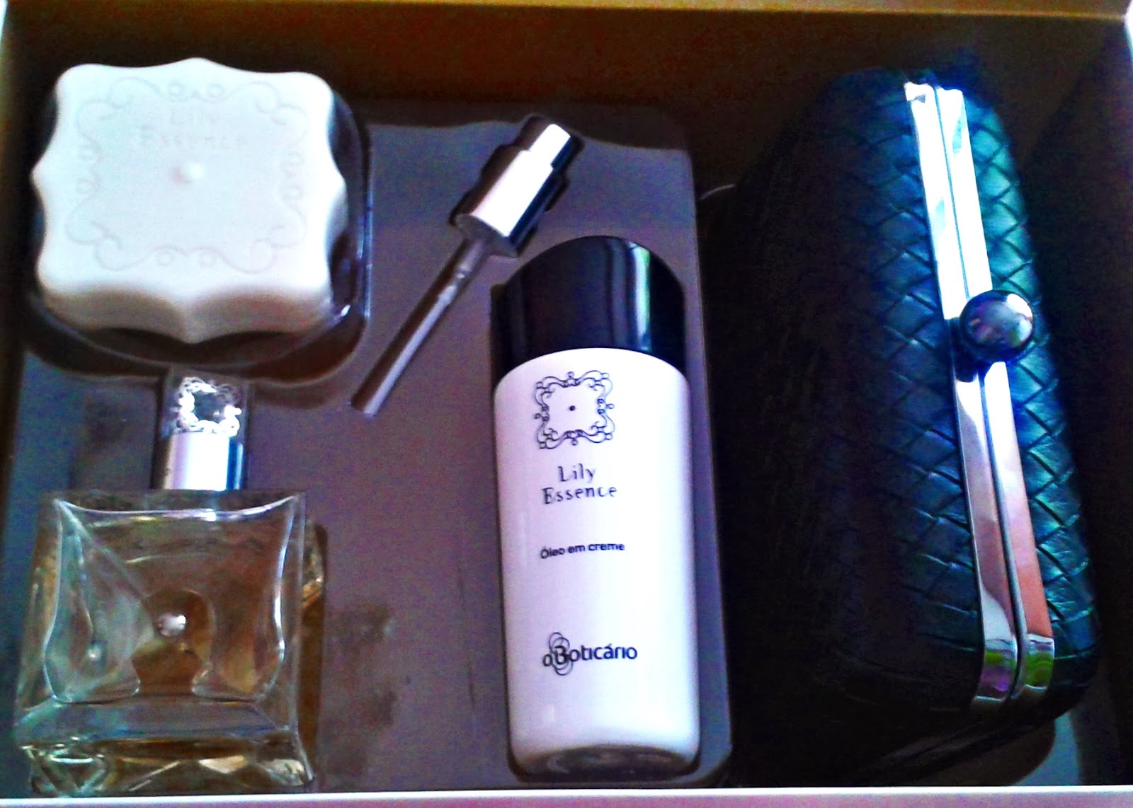 Glitter Rosa: Kit Lily Essence - oBoticário