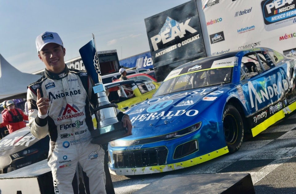 Noel León hace historia en NASCAR PEAK México Series