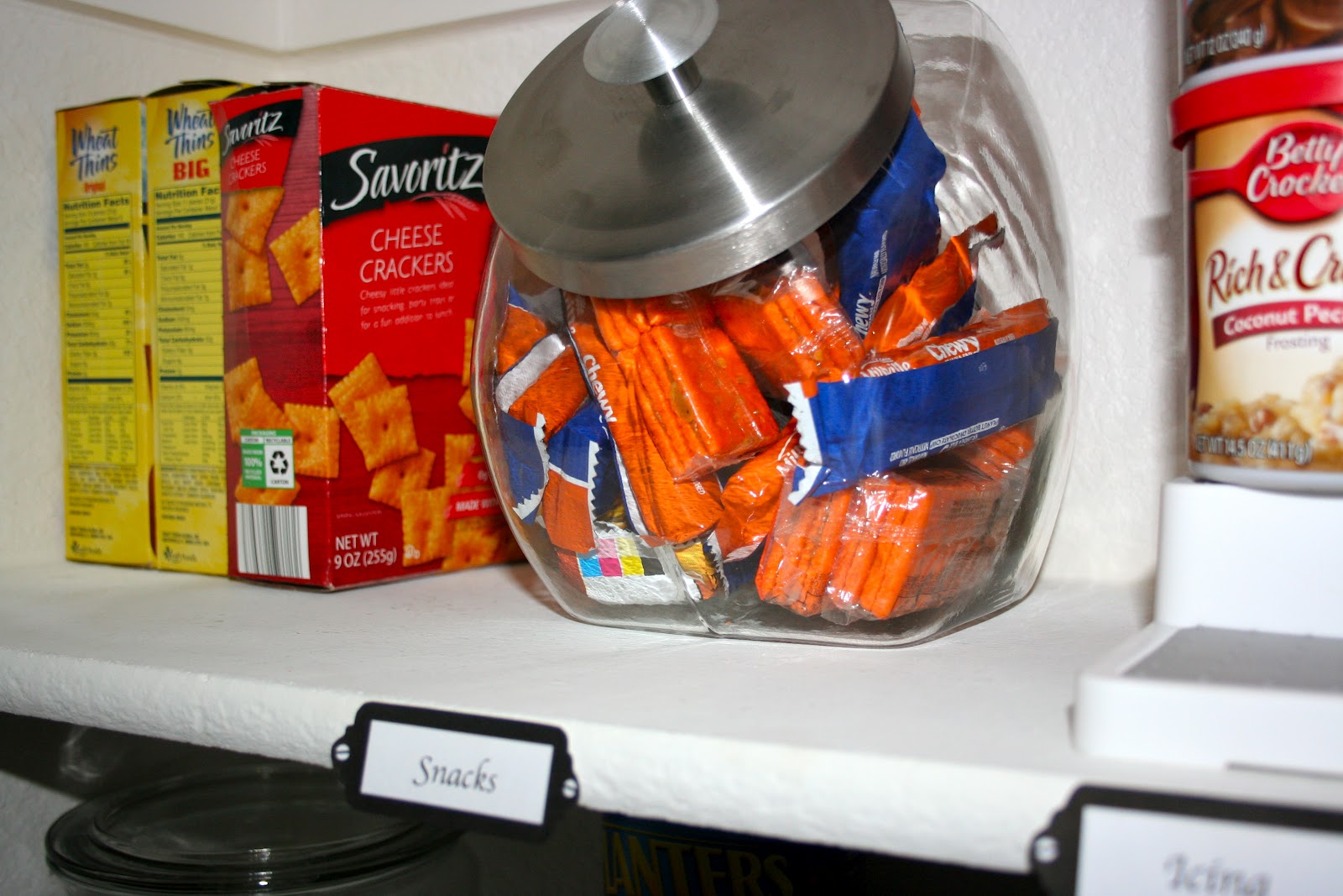 Redfly Creations: Organized Pantry---for now anyway......