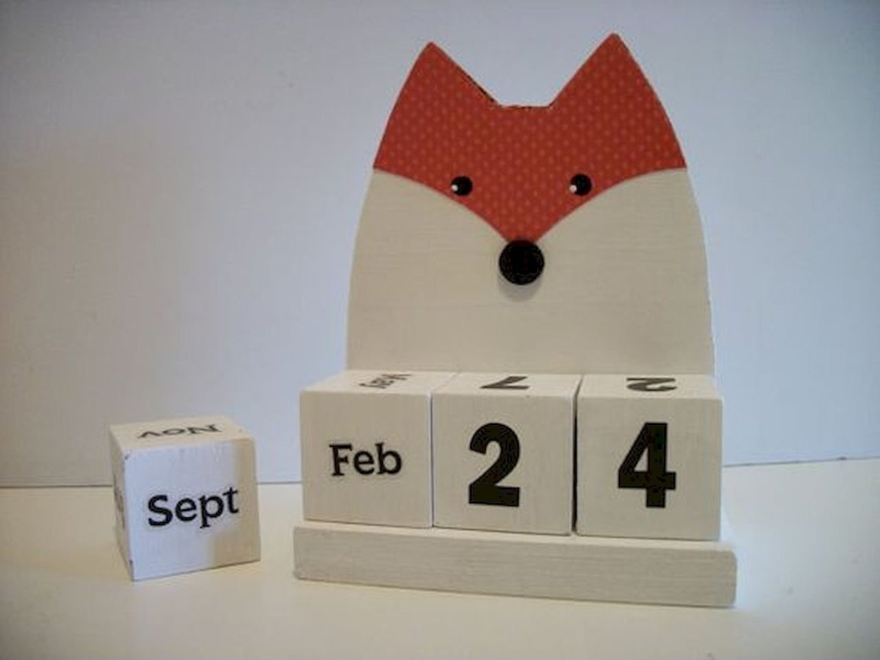 42 Creative DIY Wood Calendar Ideas On A Budget | ARA HOME