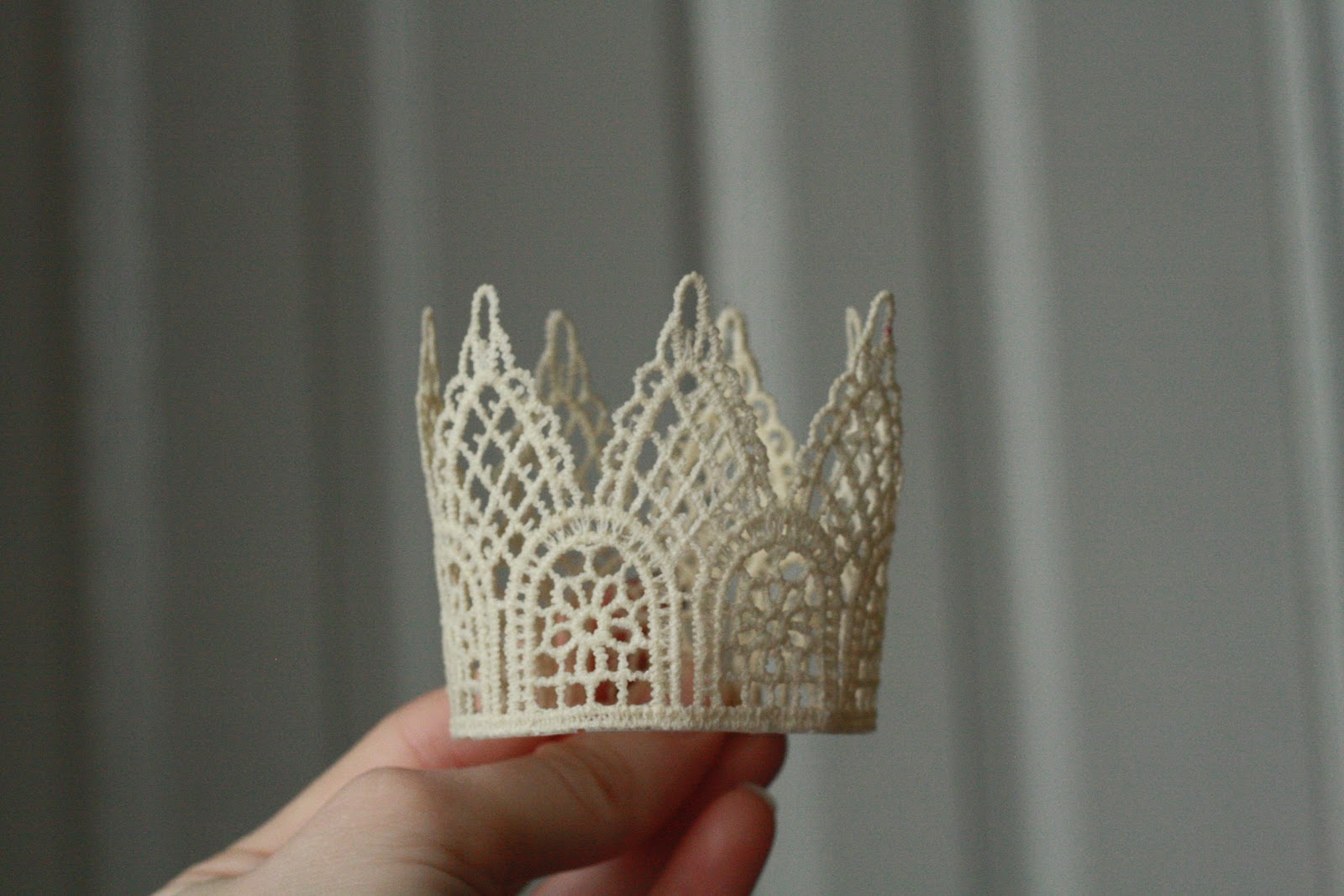 Warm Fuzzies: DIY tutorial - Mini Crown