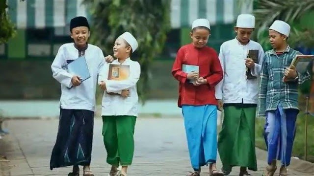 Adab Berpakaian menurut Islam sesuai Quran dan Sunnah Adab Berpakaian menurut Islam sesuai Quran dan Sunnah