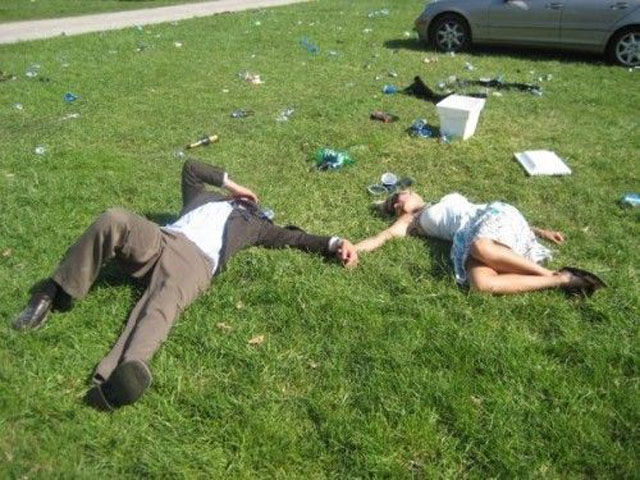 12 Funny Pics of Extremely Wasted People After Parties! - Ye Kya ...