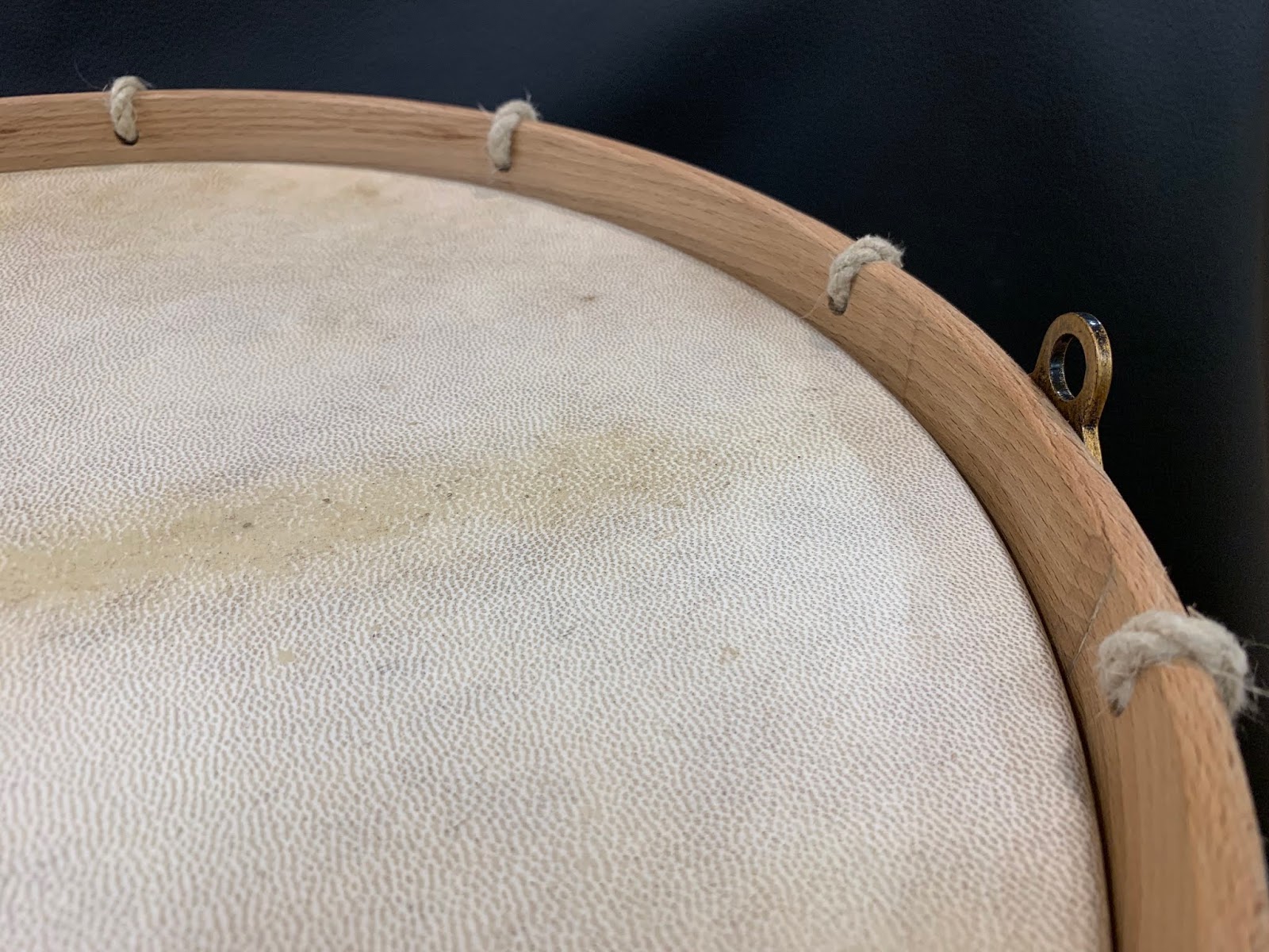 Percusize Me!: Construcción de un atabal renacentista ("Long drum").