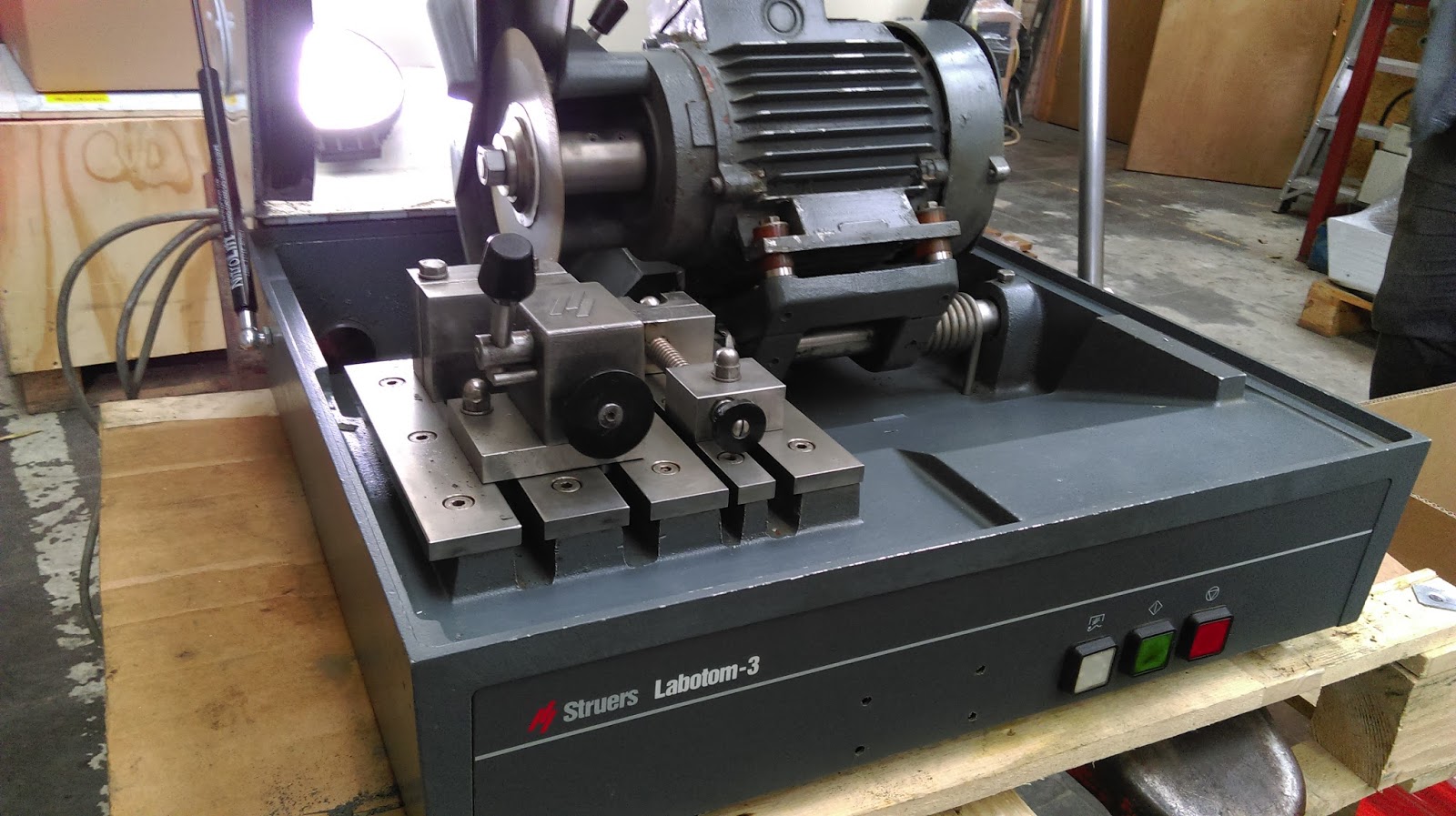 Servicing of the Labotom-3 Abrasive Cutter