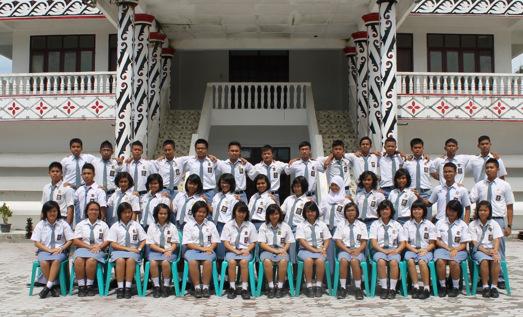 SESI FOTO BERSAMA SETELAH PULANG UN 2013 ~ SMA PLUS PMS RAYA