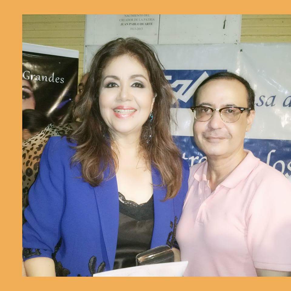 Olga Lara La Diva Dominicana Olga Lara Y Un Fans De Santiago De Los 30