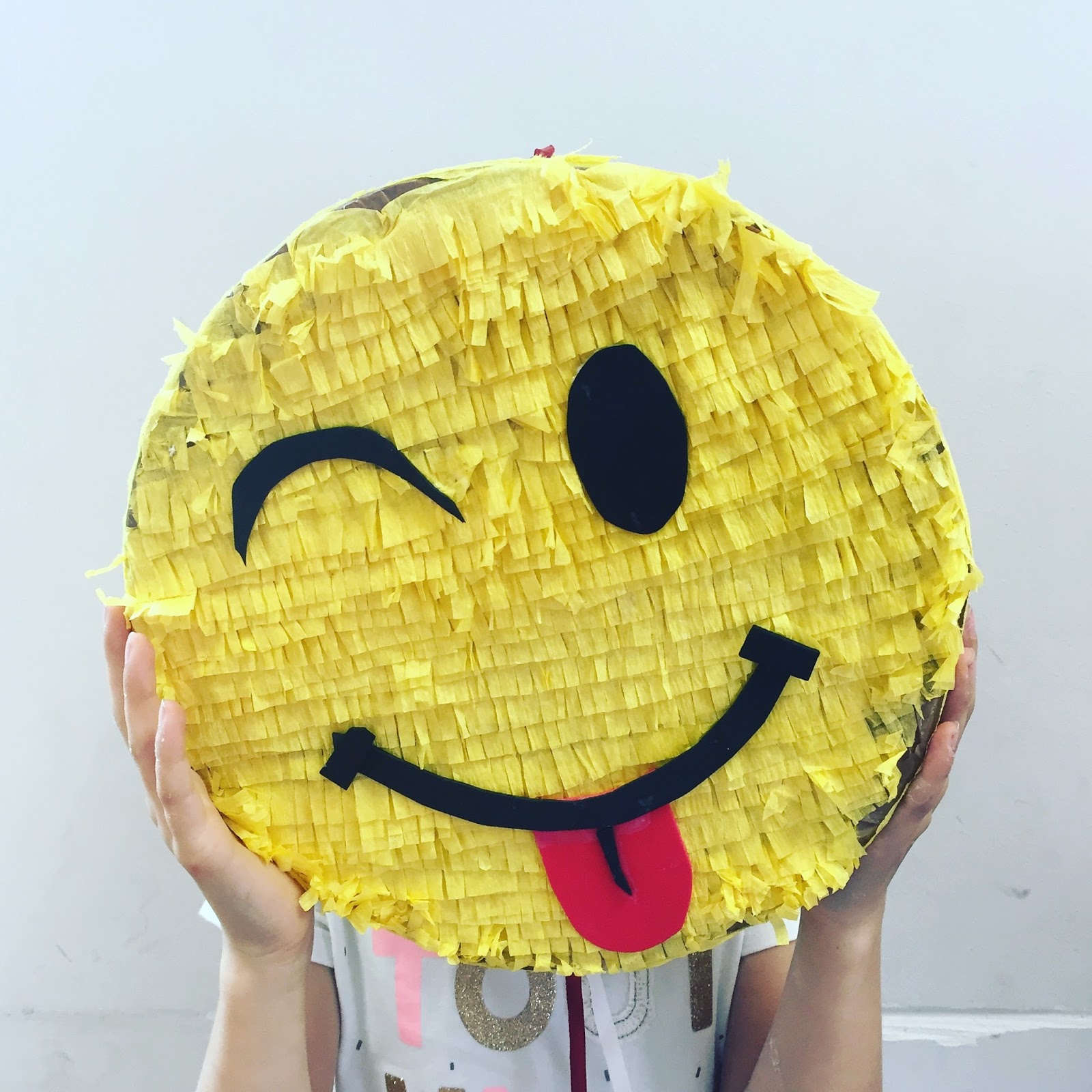 SO sooo cute: L'atelier Piñata Smiley pour les 8 ans de Lola