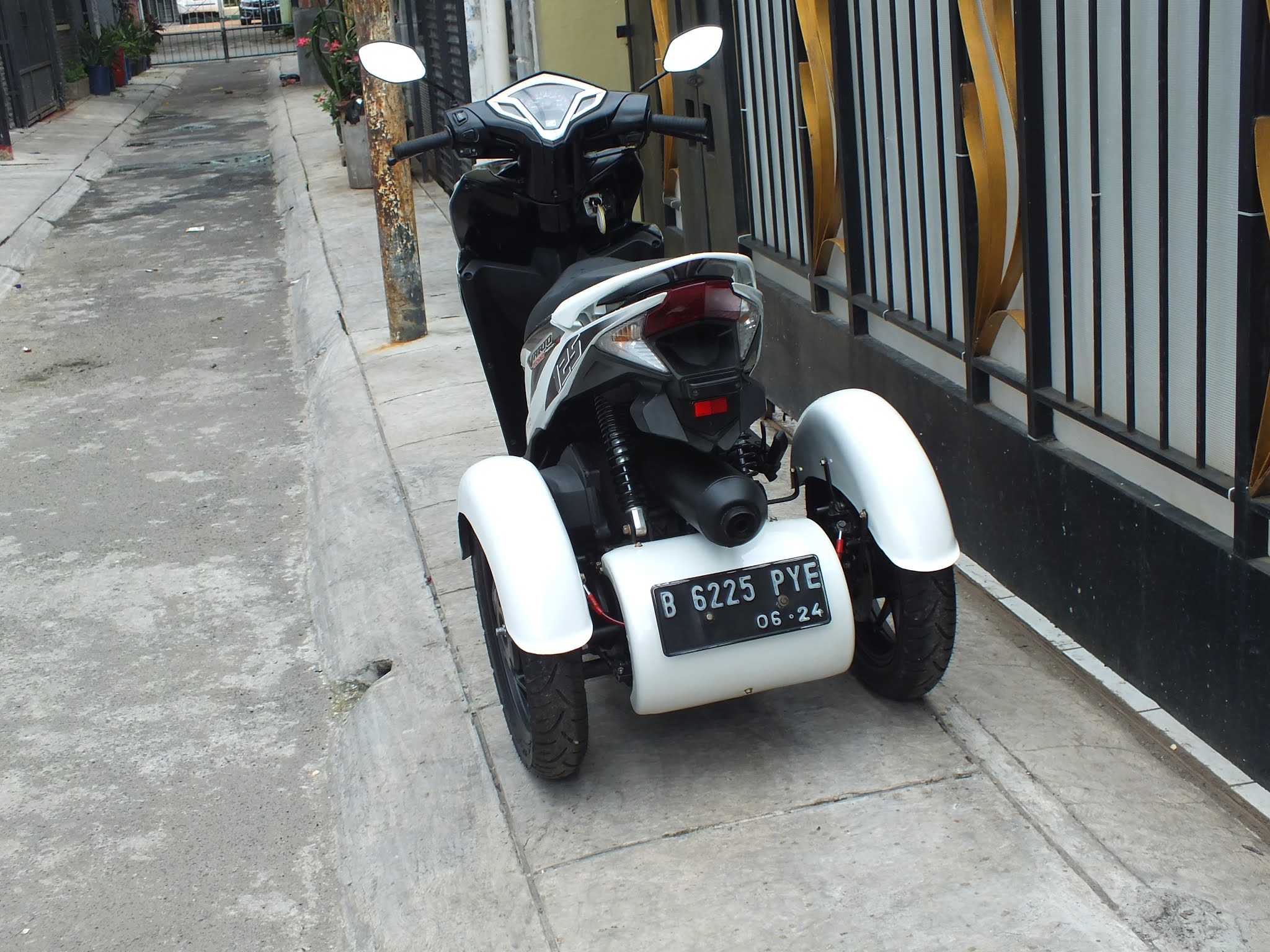 Oracle Modification Concept: Honda Vario125 Roda tiga Minimalist ...