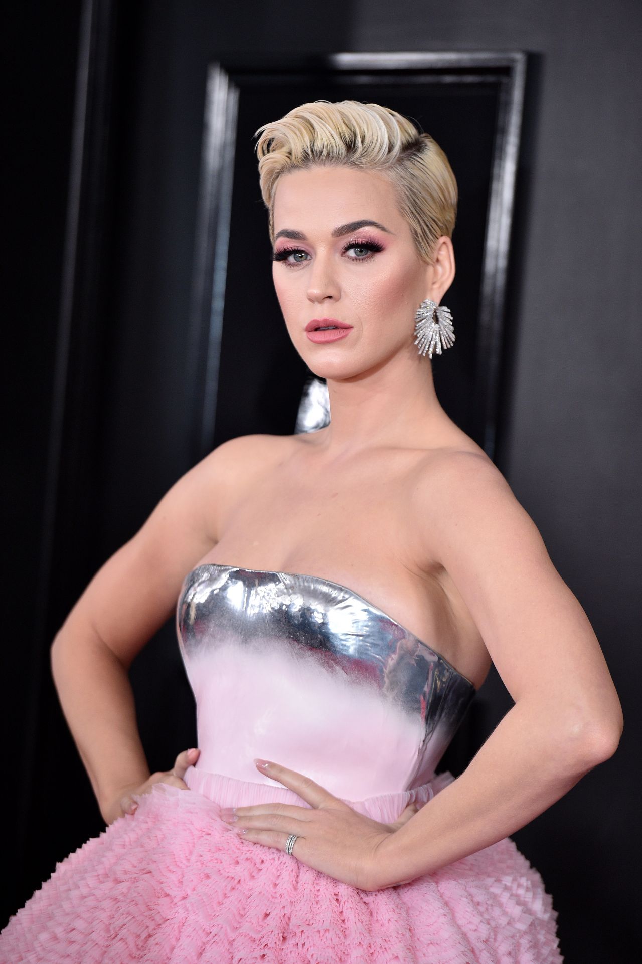 Katy Perry wears bizarre outfit to the 2019 Grammy Awards Katy Perry wears bizarre outfit to the 2019 Grammy Awards