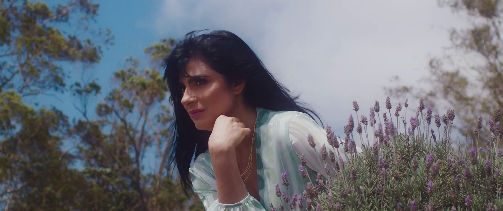 Fernanda Brum lança videoclipe para "Jardim", sua nova música