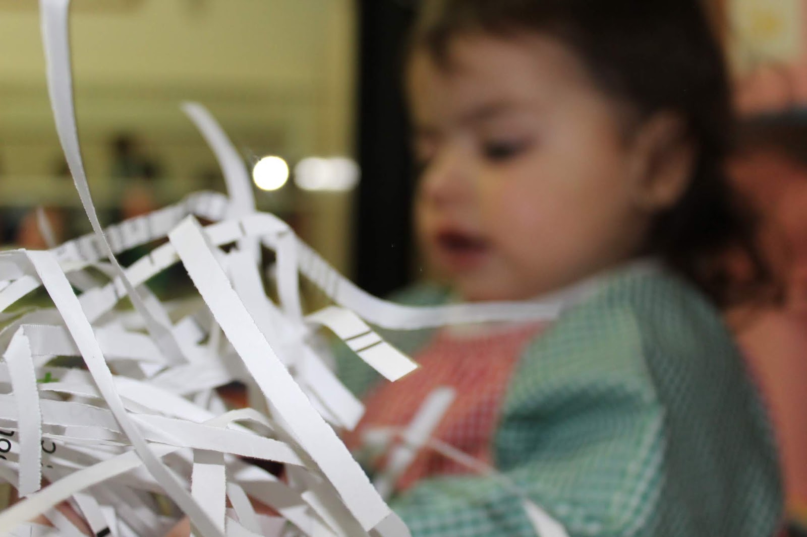 Gresol Kids: Shredded paper activity - "I am a little snowman"