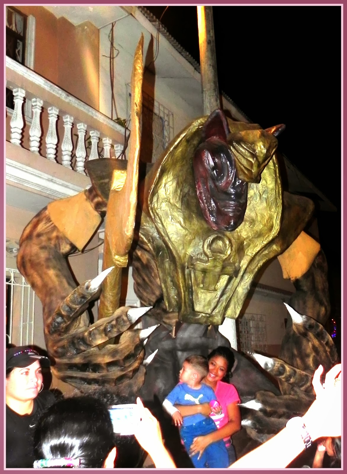 Fotos, Scrap y Algo mas.: Monigotes Gigantes - Tradición de mi País!